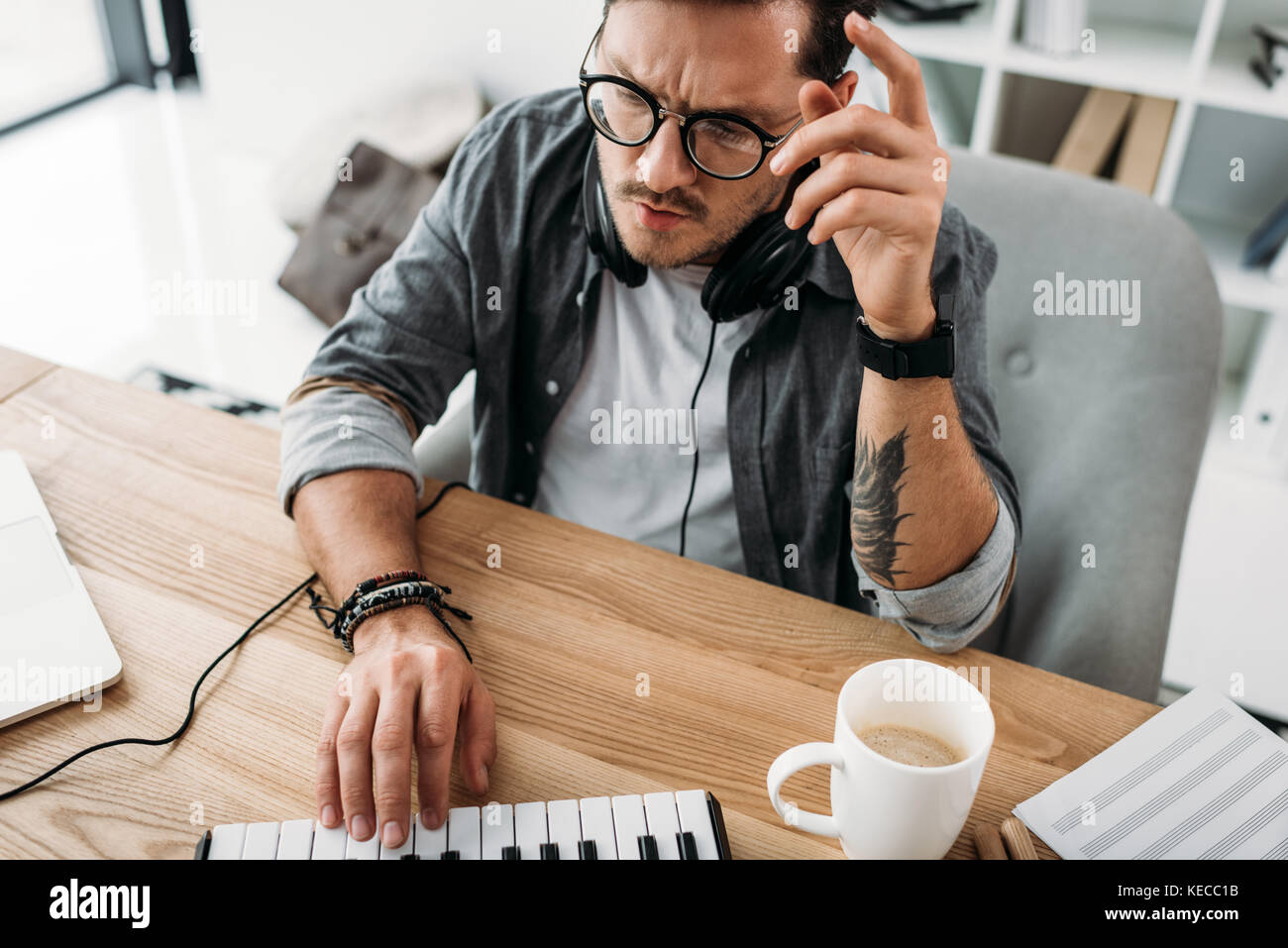 musician playing MPC pad Stock Photo - Alamy