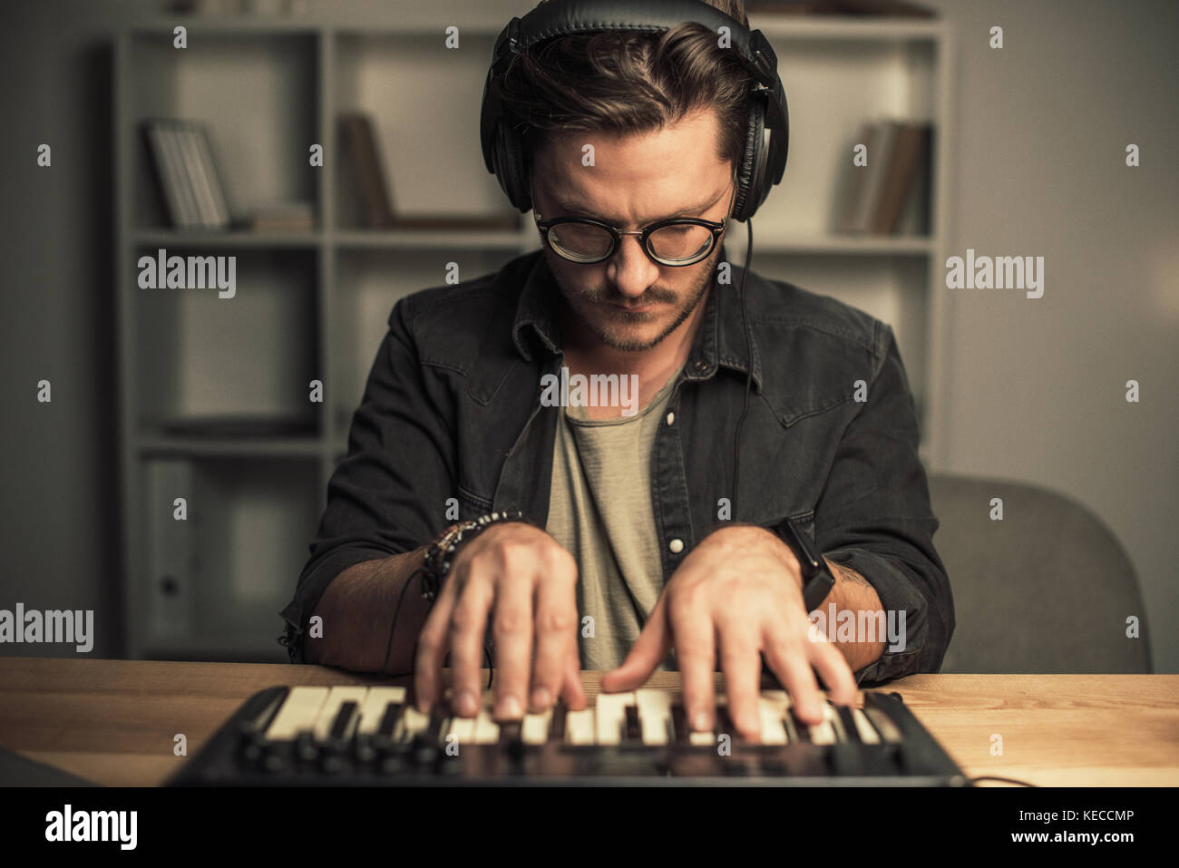 Keyboard controller hi-res stock photography and images - Alamy
