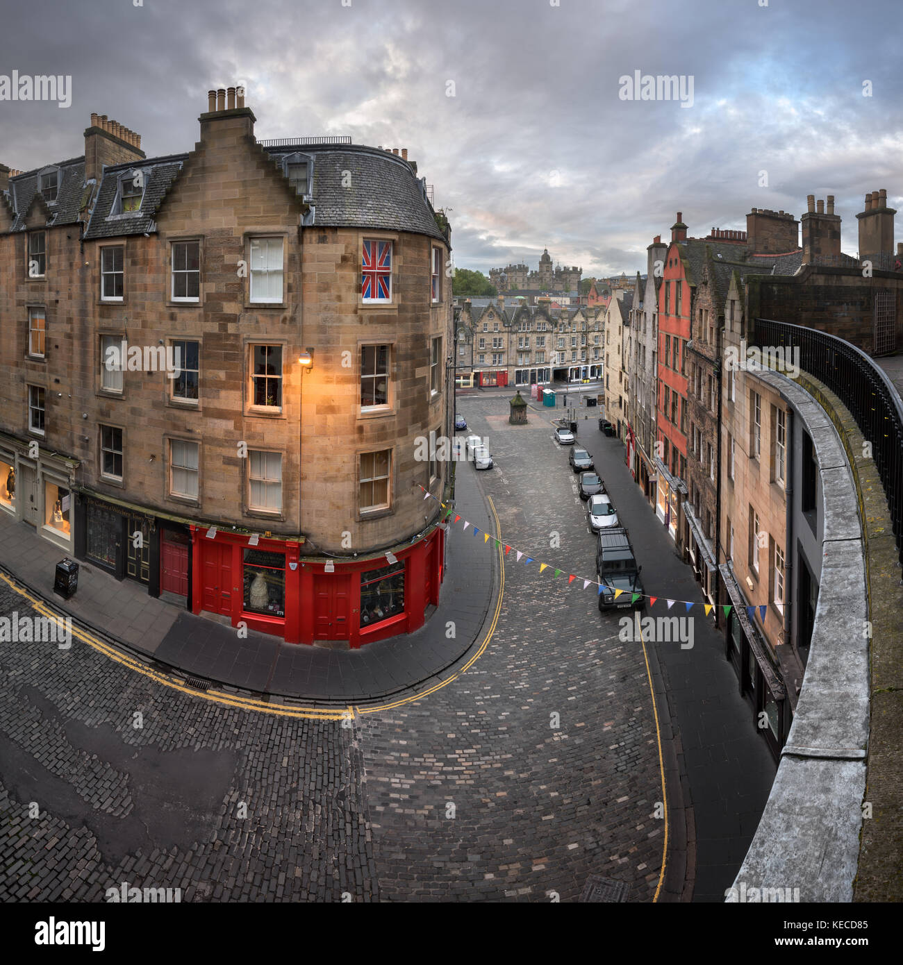 EDINBURGH, UNITED KINGDOM - SEPTEMBER 12, 2017: Victoria Street in the ...