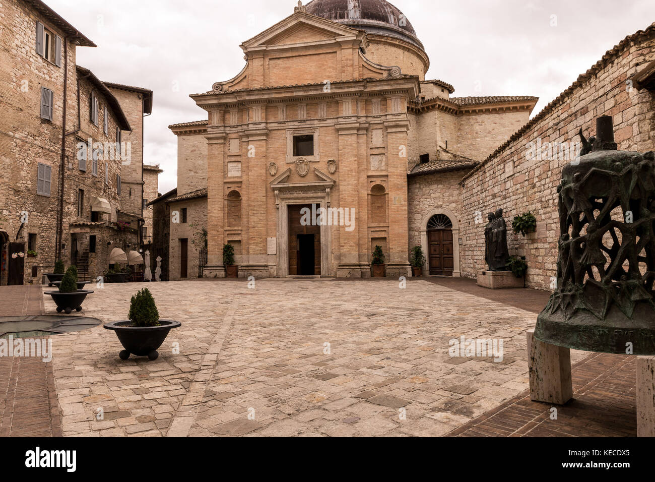 Assisi (Italy): View of Medieval Chiesa Nuova Stock Photo - Alamy