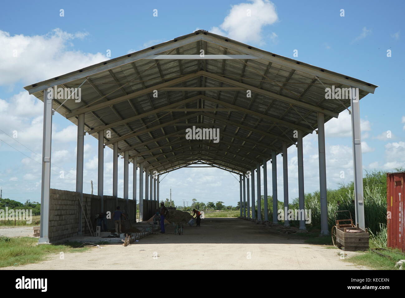 construccion de almacen. warehouse construction Stock Photo - Alamy