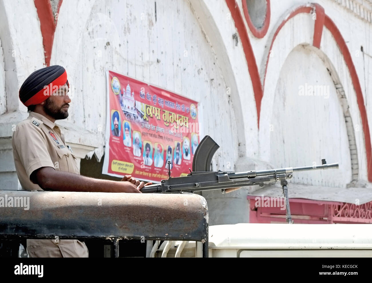Sikh soldier of the indian army hi-res stock photography and images - Alamy