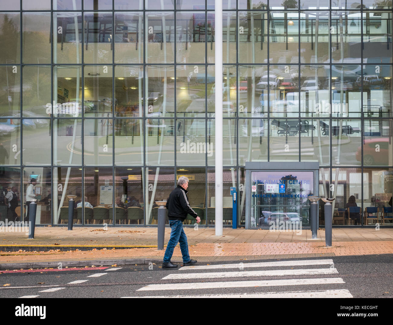 Nhs treatment centre hi-res stock photography and images - Alamy