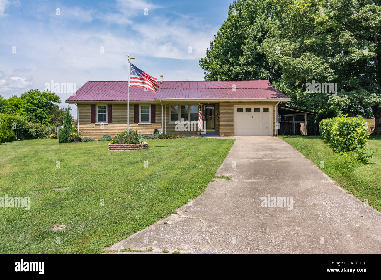 Middle class American home in Kentucky USA Stock Photo - Alamy