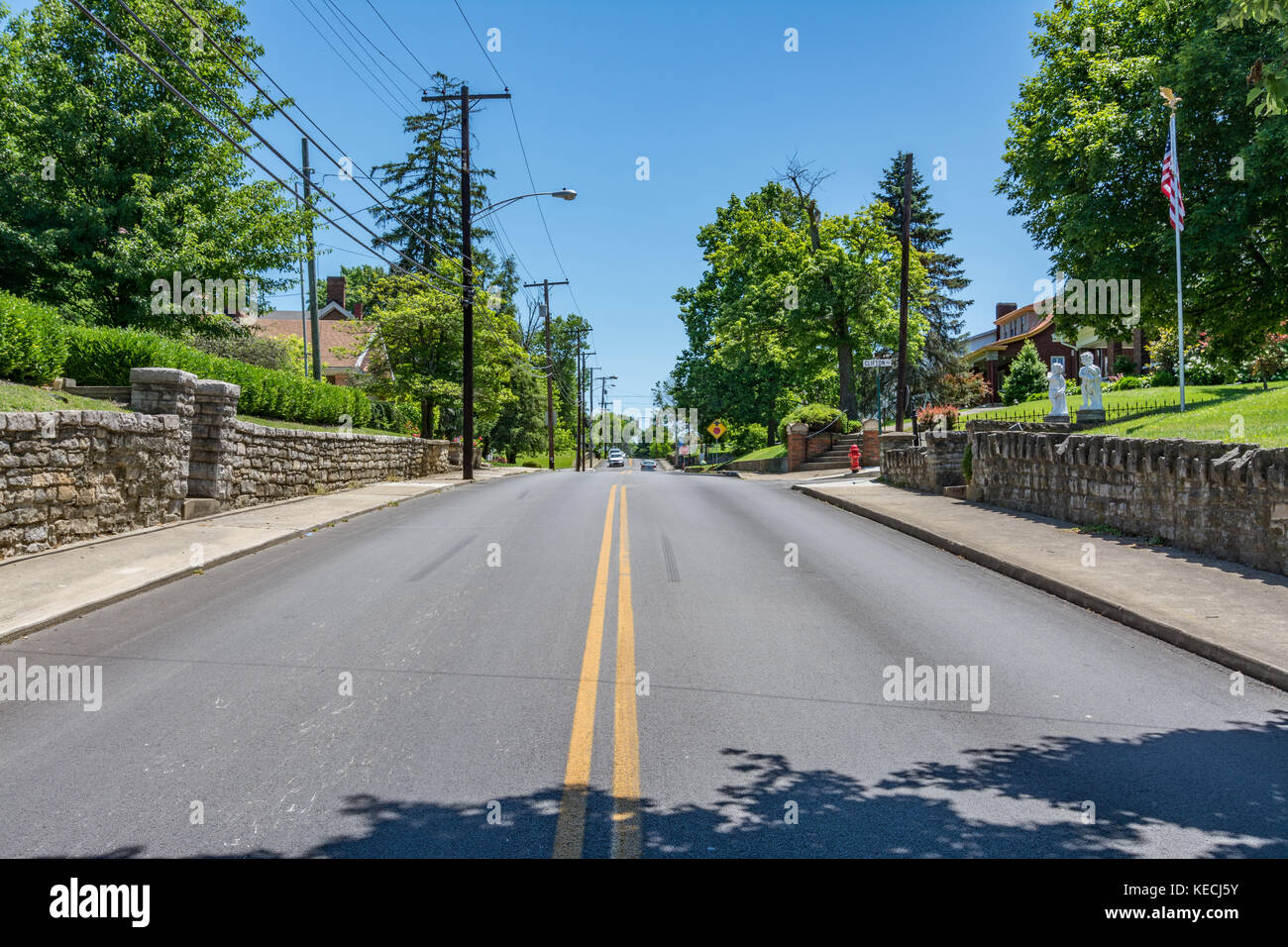 View of middle-class suburban neighborhood in Kentucky USA Stock Photo ...