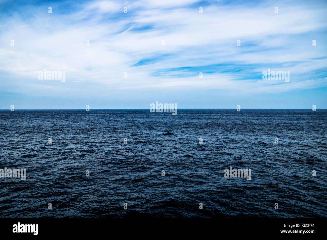 Dark blue ocean hi-res stock photography and images - Alamy
