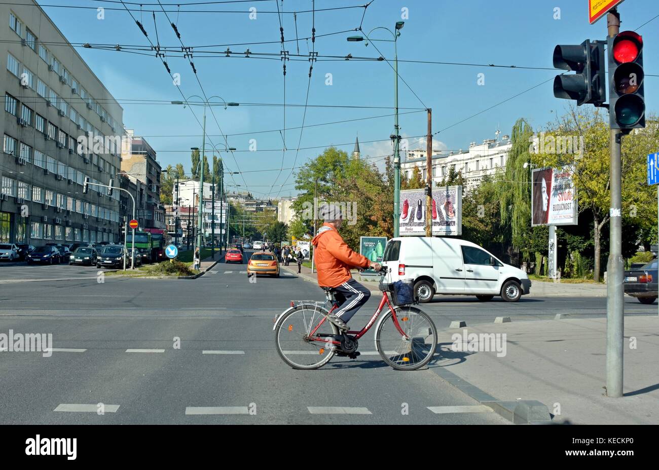 People crossing street on traffic light Stock Photo - Alamy