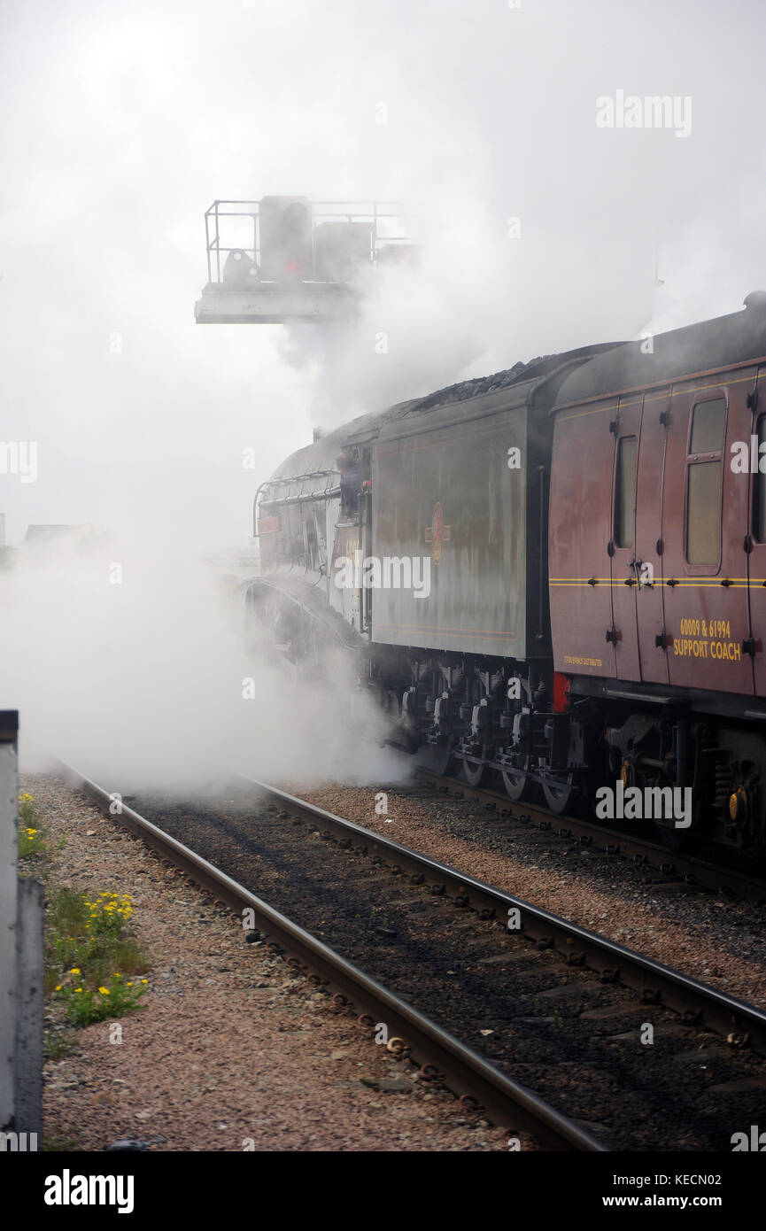 Cardiff central platform hi-res stock photography and images - Alamy