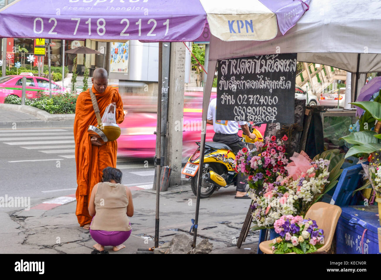 Thai monk alms hi-res stock photography and images - Alamy