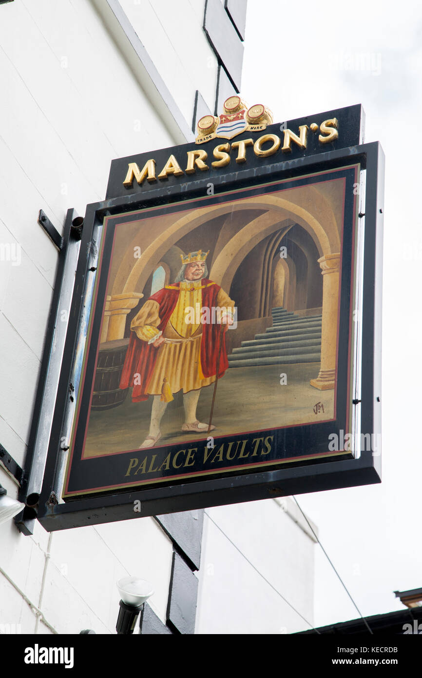 Palace Vaults Pub Sign, Caernarfon, Wales, UK Stock Photo - Alamy
