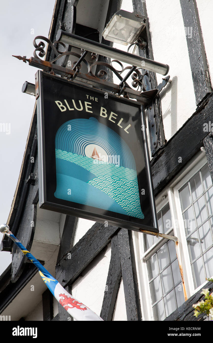 The blue bell pub sign hi-res stock photography and images - Alamy