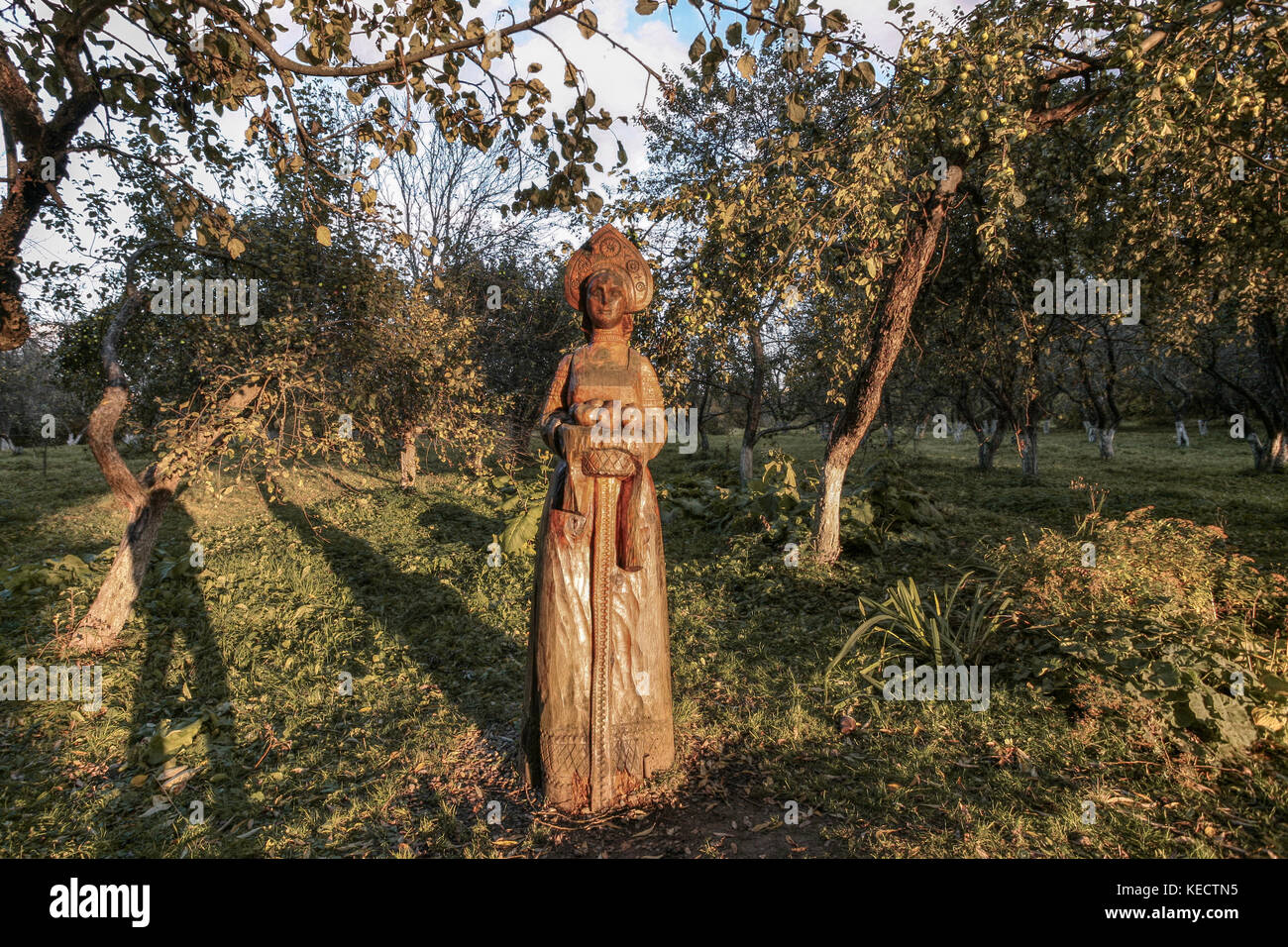 Wooden girl hi-res stock photography and images - Alamy