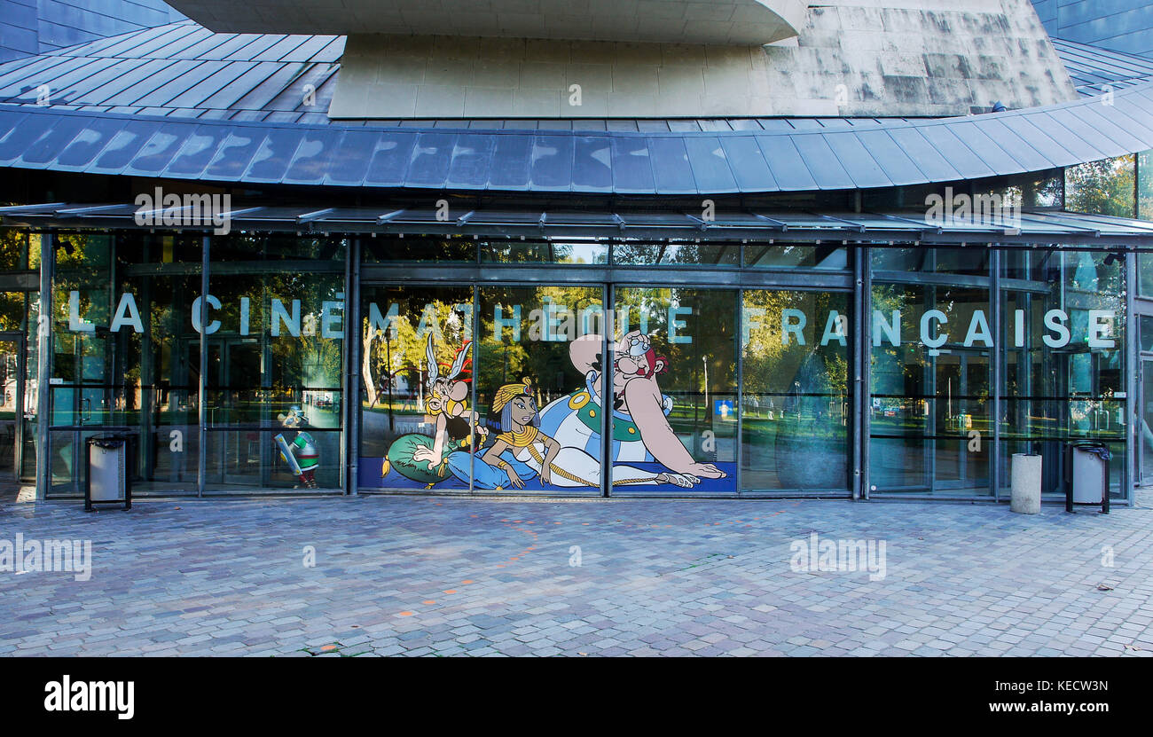 Outside view of La Cinematheque Francaise, Bercy, Paris, France Stock ...