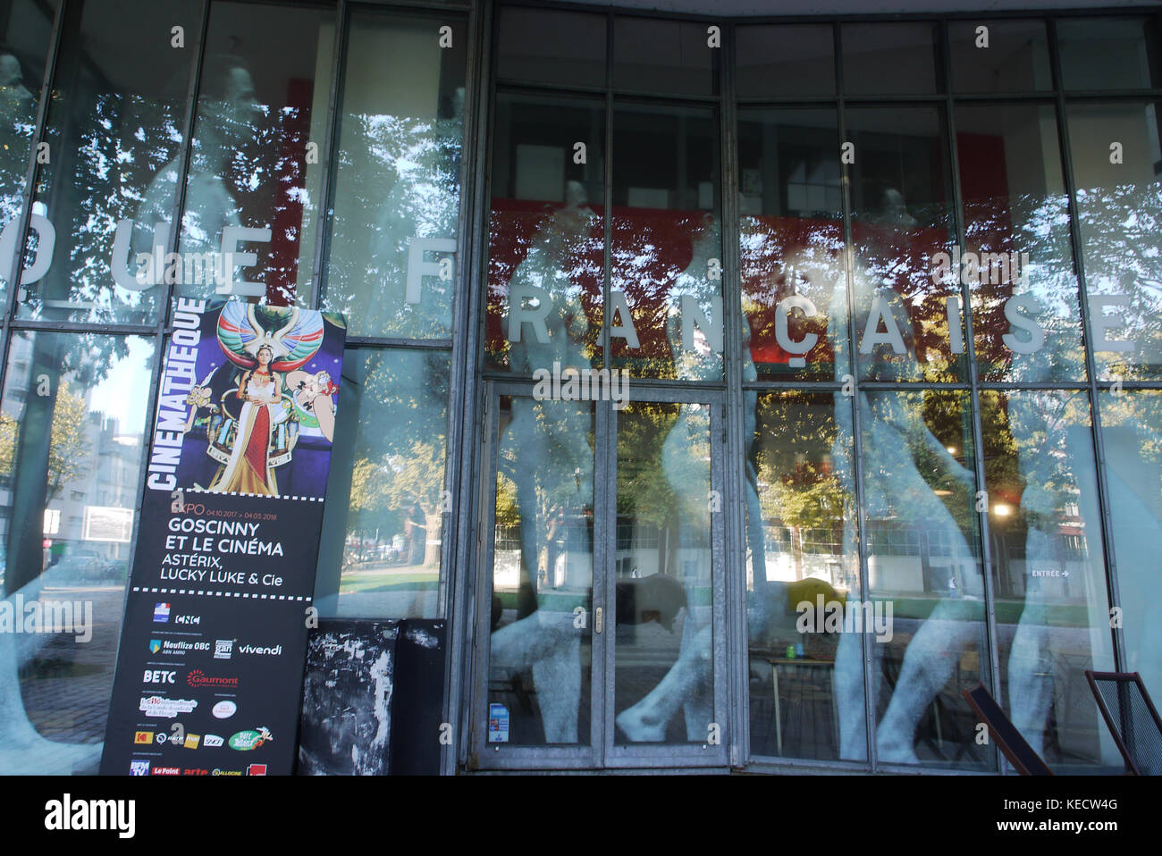 Outside view of La Cinematheque Francaise, Bercy, Paris, France Stock ...