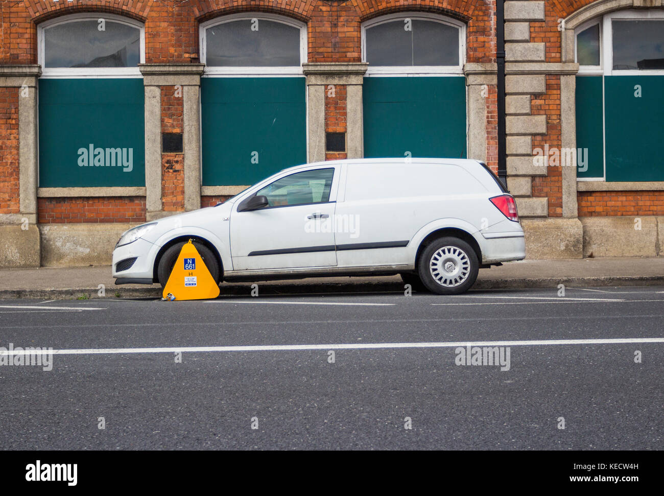 No parking car clamped hi-res stock photography and images - Alamy