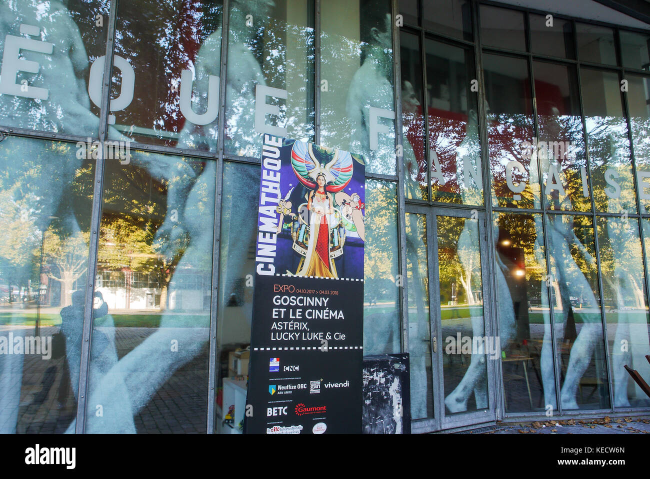 Outside view of La Cinematheque Francaise, Bercy, Paris, France Stock ...