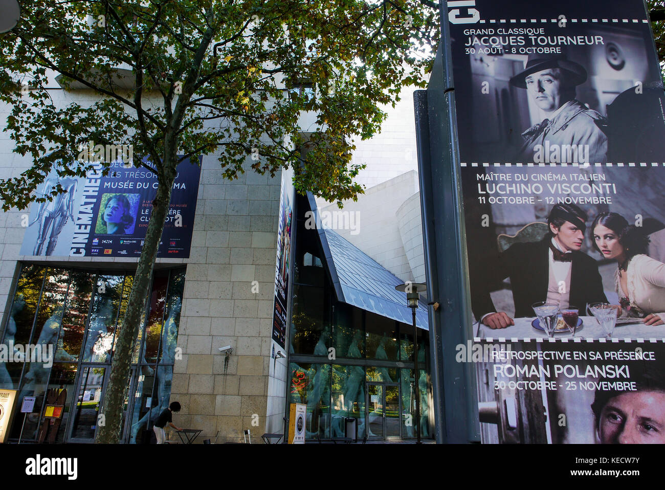 Outside view of La Cinematheque Francaise, Bercy, Paris, France Stock ...