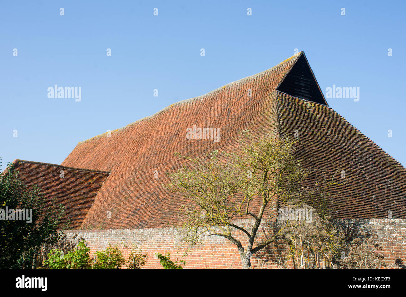 Roof of ancient barn Stock Photo - Alamy