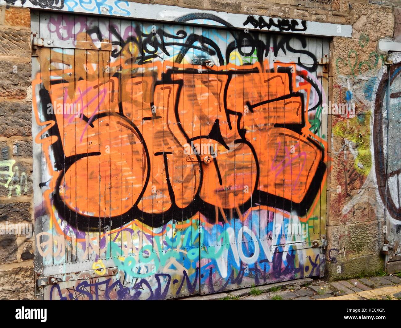 Garage door graffiti hi-res stock photography and images - Alamy