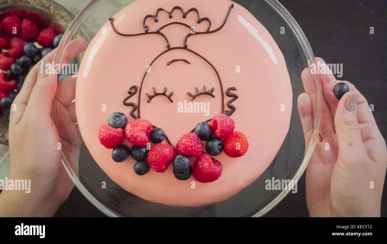 Step step mousse cake pink hi-res stock photography and images - Alamy