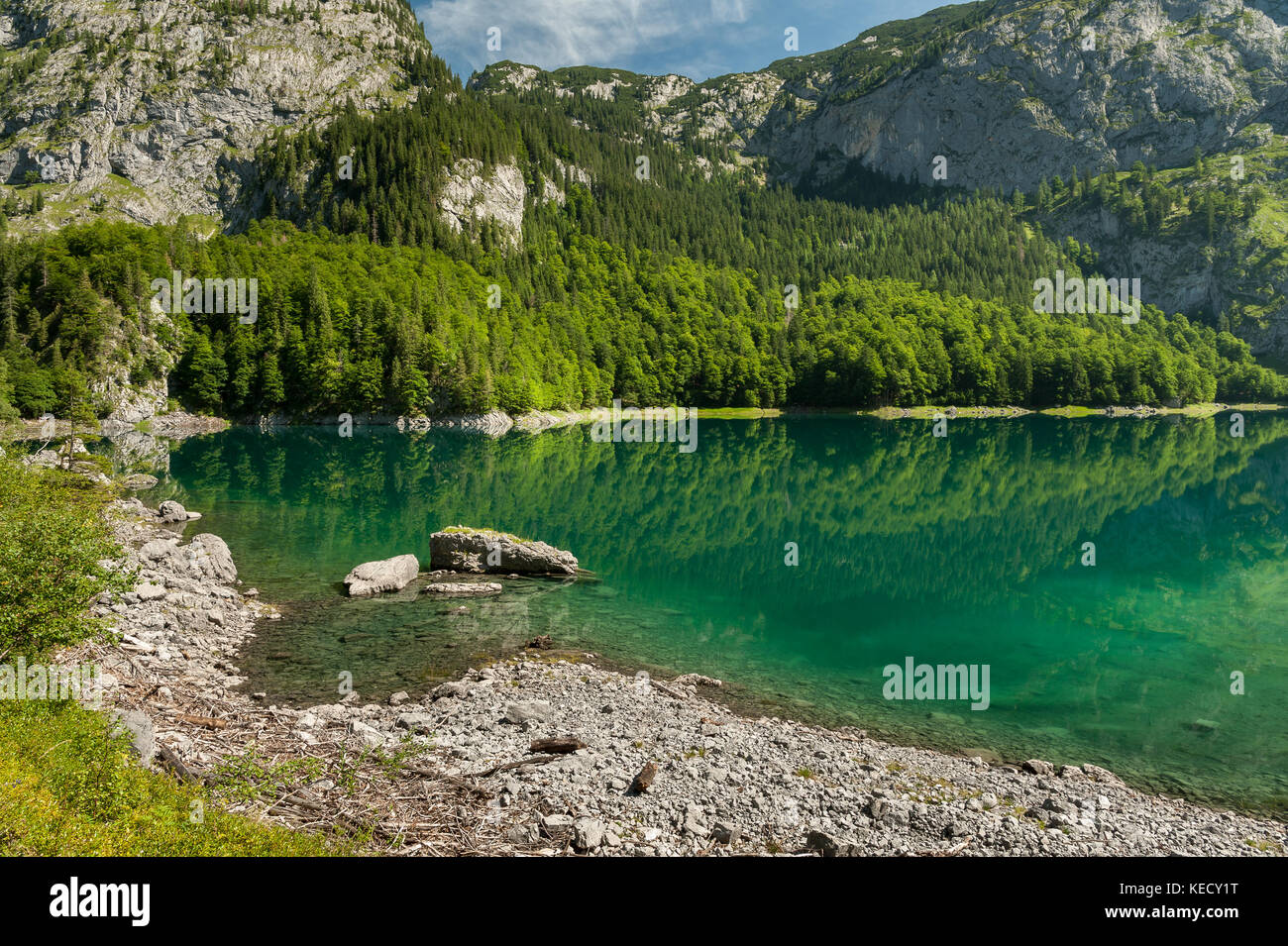 Hinterer Gosausee in Salzkammergut (Austria) in summer, reflection in ...
