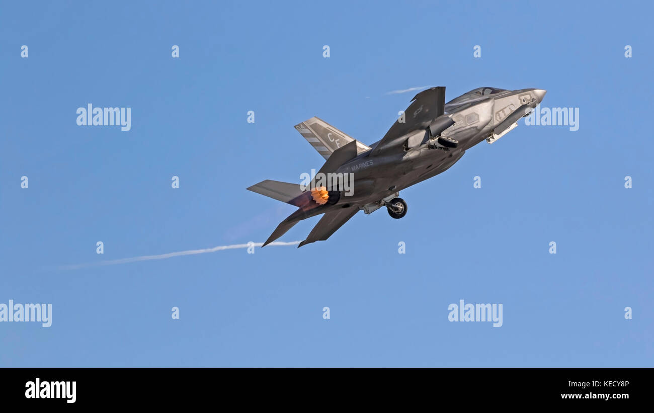 F 35 take off hi-res stock photography and images - Alamy