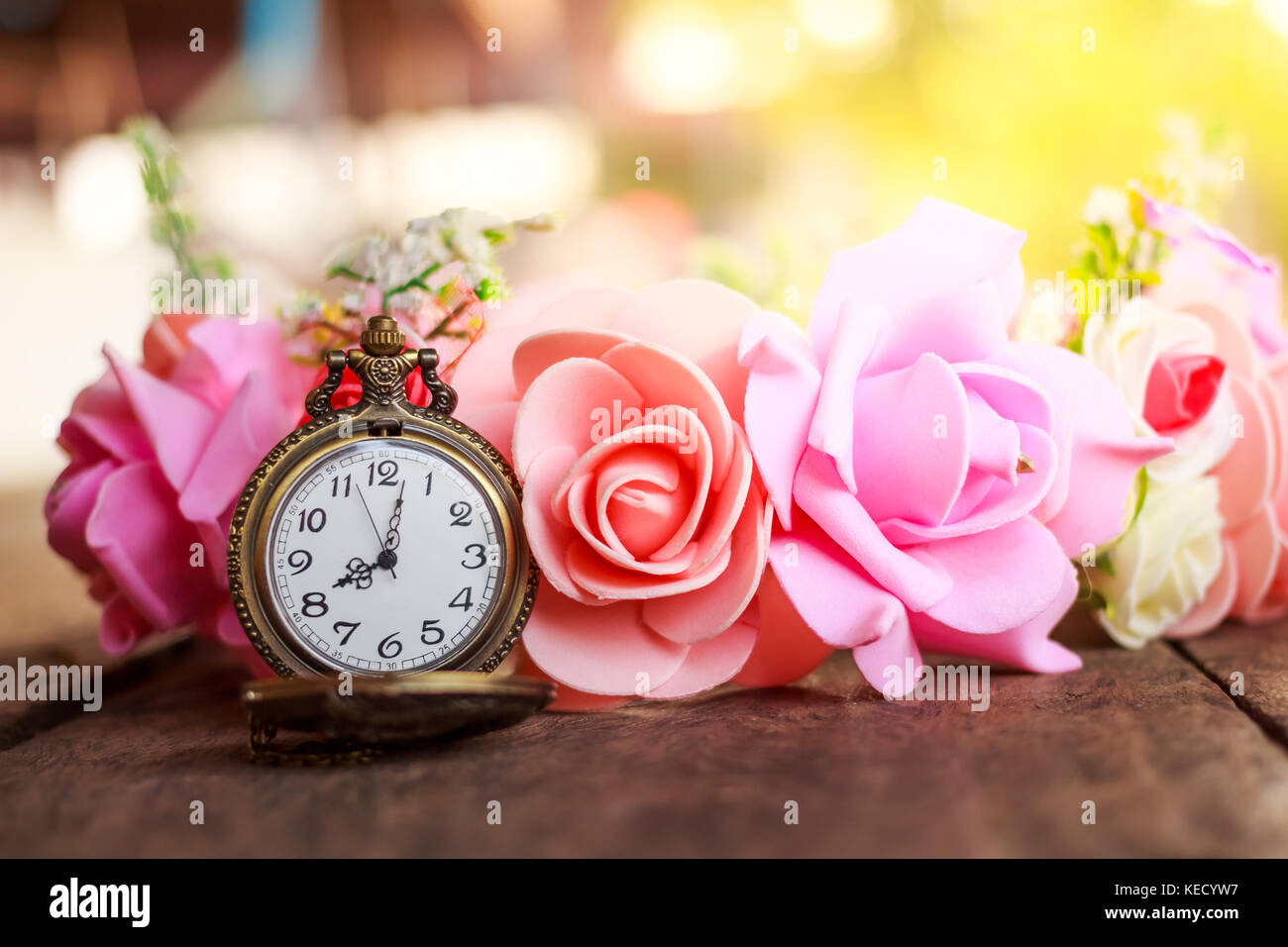 Vintage pocket watch with rose bouquet Stock Photo - Alamy