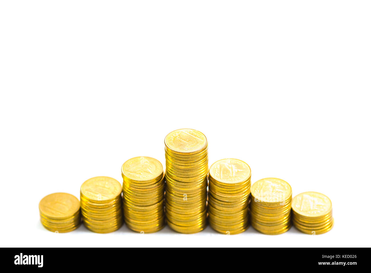 Savings, increasing columns of gold coins, piles of gold coins arranged ...