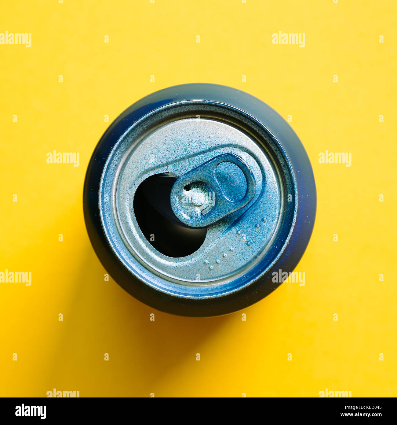 Empty can on yellow background Stock Photo - Alamy