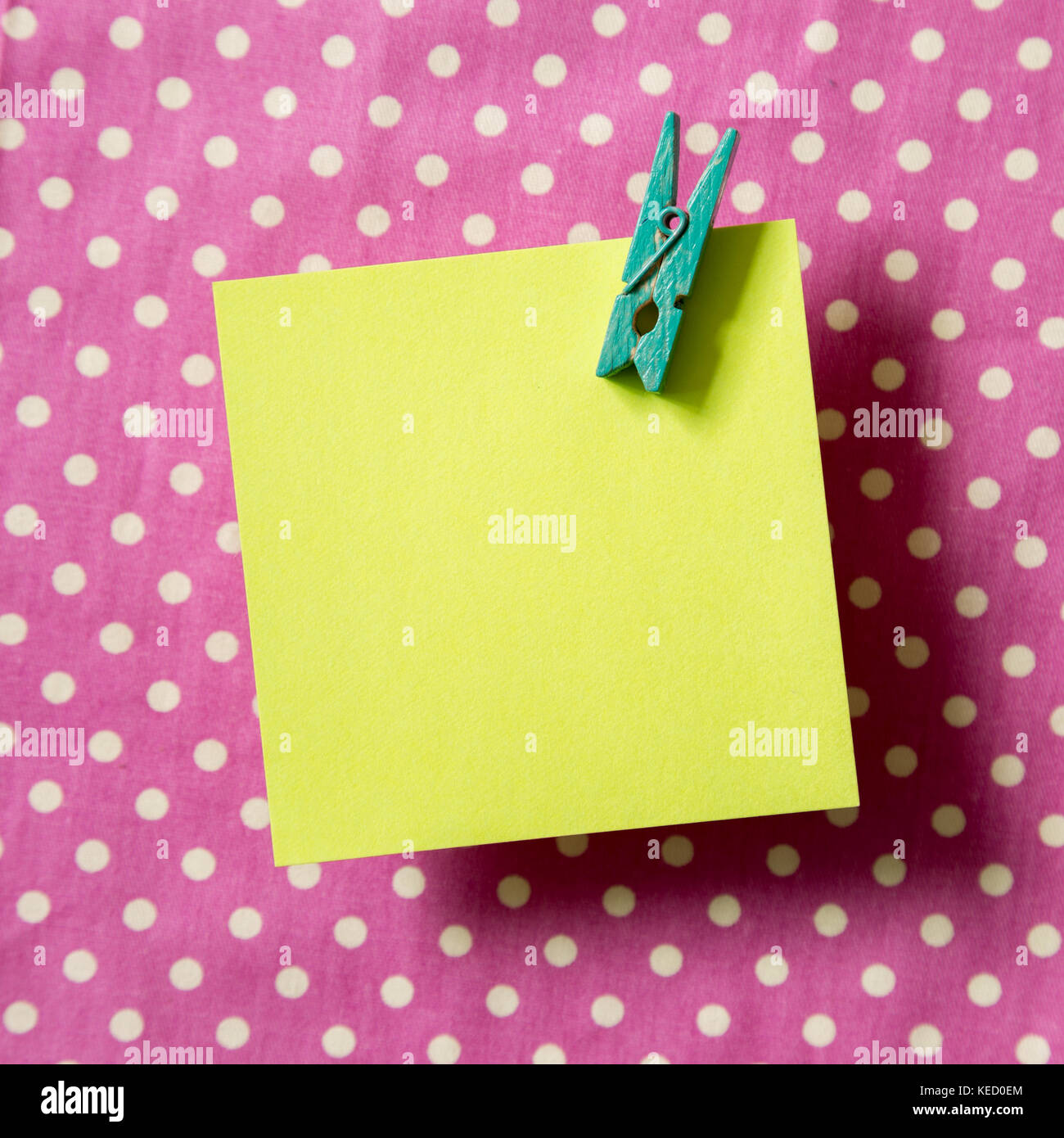 Reminder sticky notes on dot pattern fabric background Stock Photo - Alamy