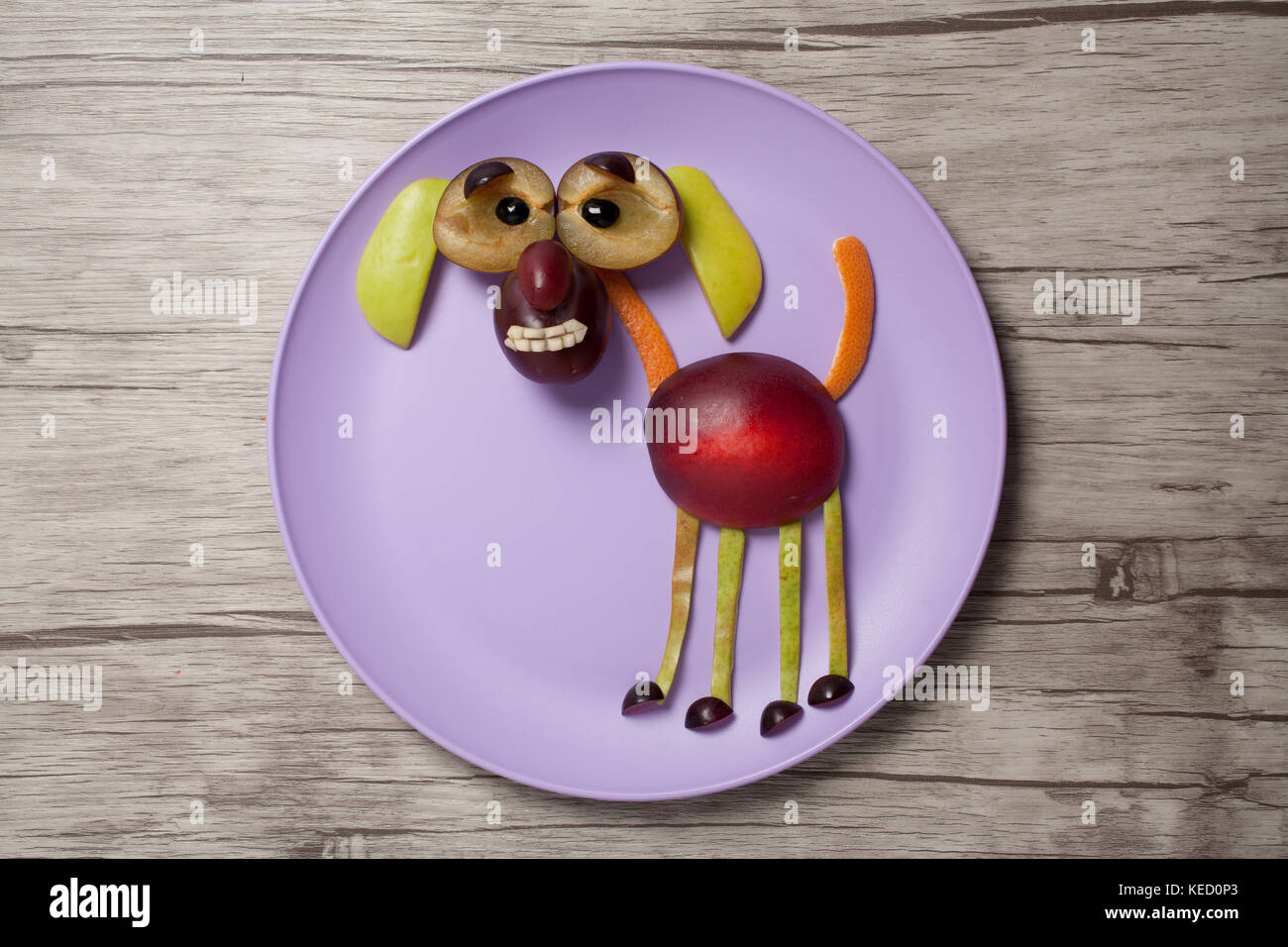 Dog on plate hi-res stock photography and images - Alamy