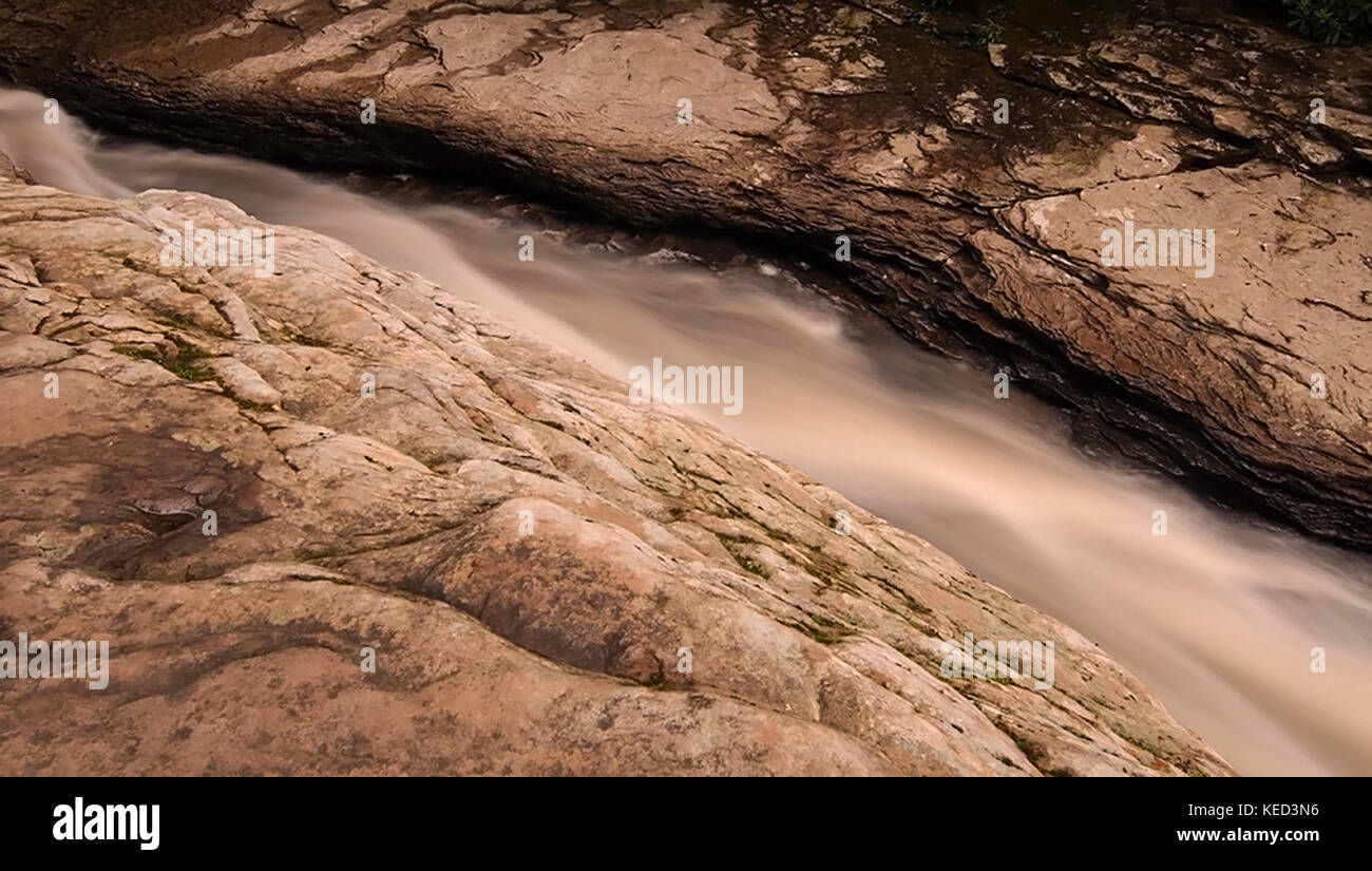 Stream water flowing through rocks hi-res stock photography and images ...