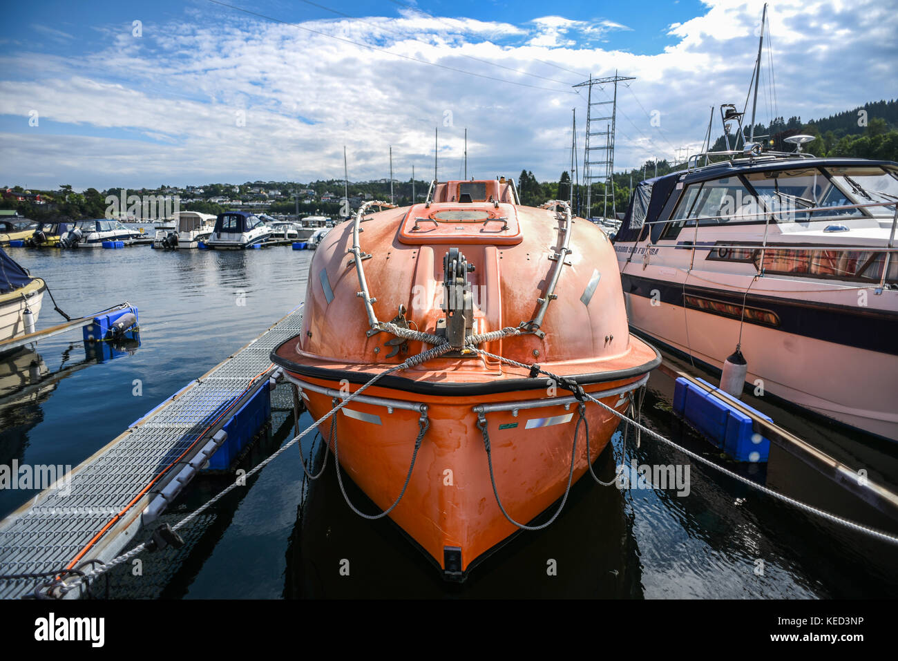 Oil rig lifeboat hi-res stock photography and images - Alamy