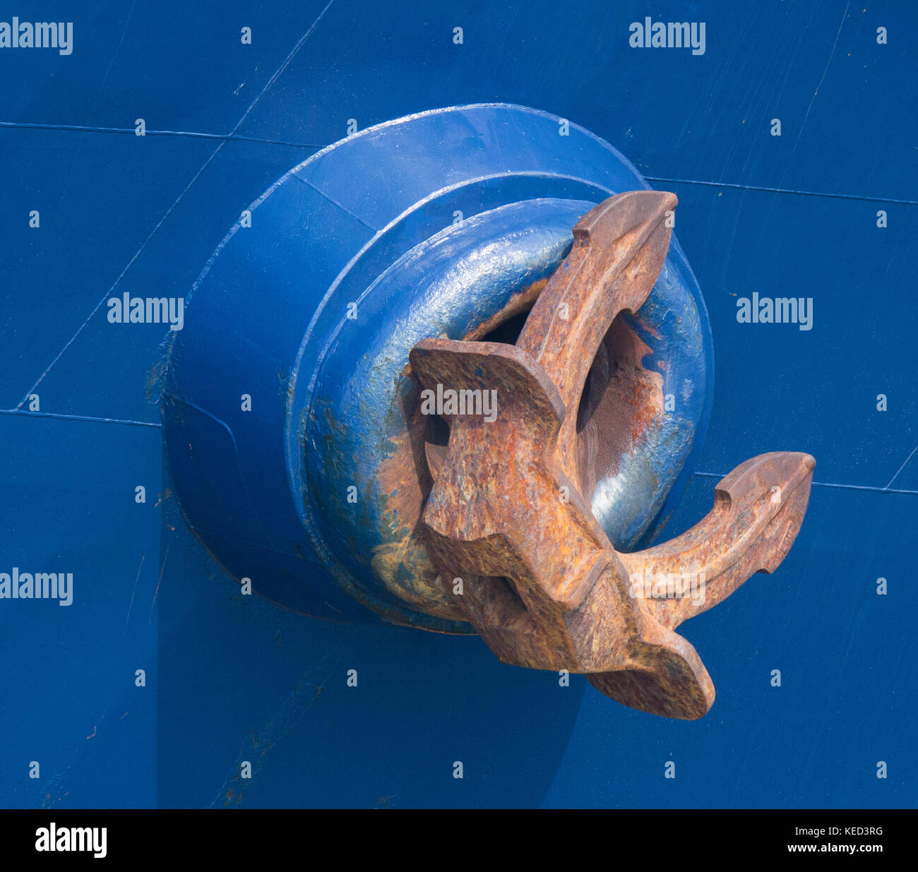 Anchor on large ship Stock Photo - Alamy