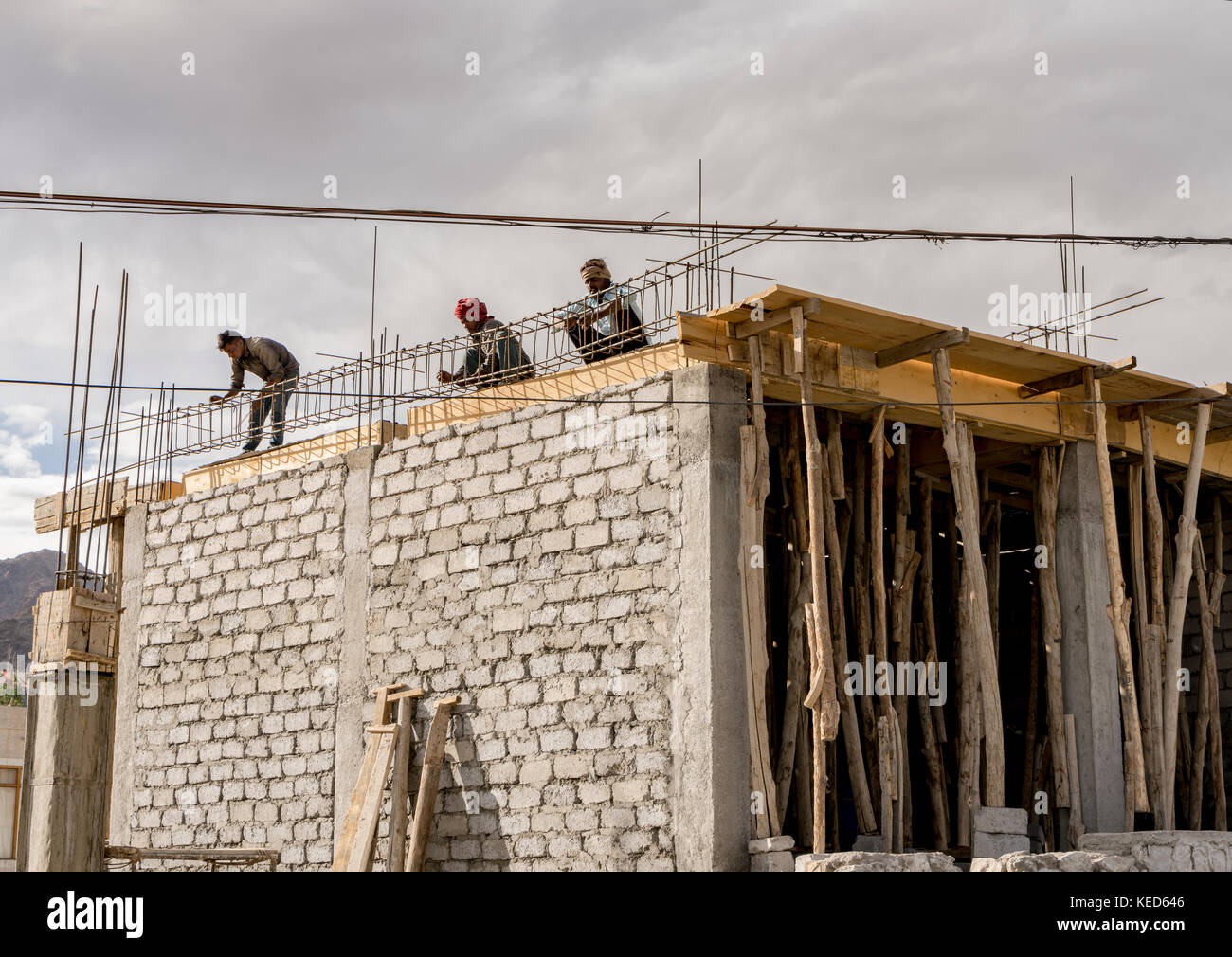 Immigrant construction workers hi-res stock photography and images - Alamy
