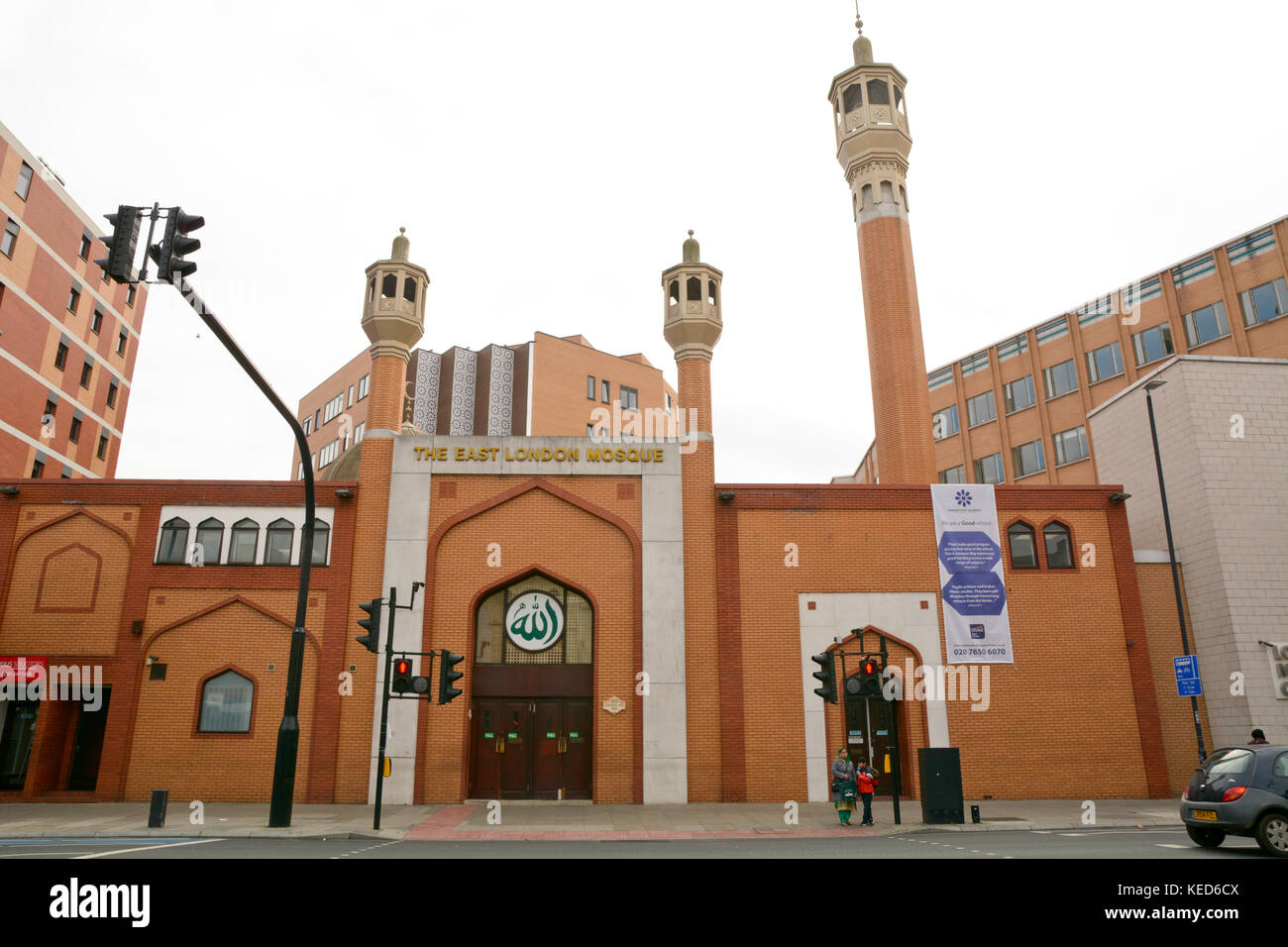 The East London Mosque on Whitechapel Road in Whitechapel London ...