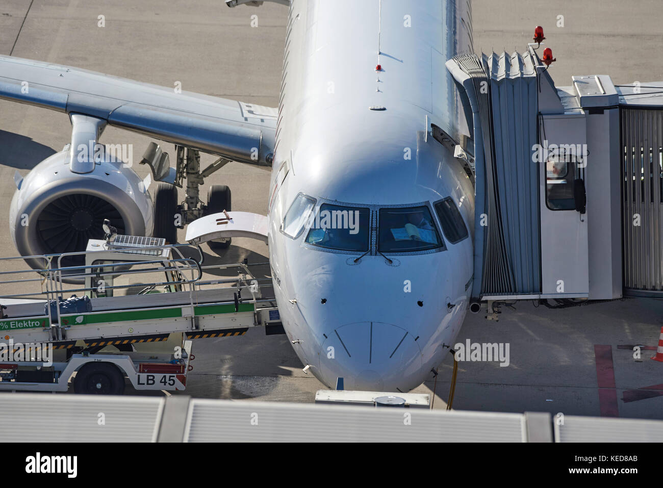 Connected to jet bridge hi-res stock photography and images - Alamy