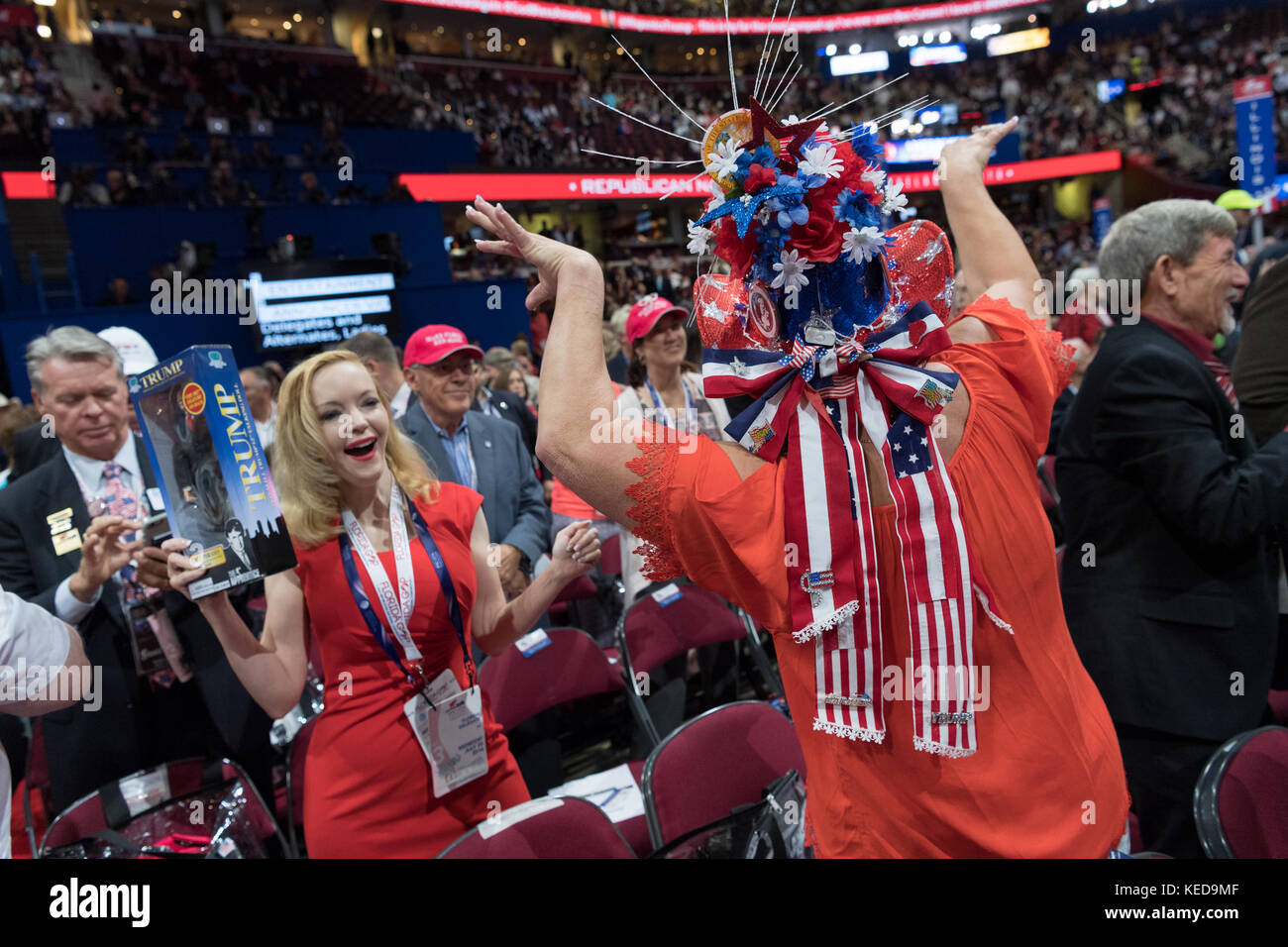 GOP Florida delegates dance in the aisles during the Republican ...
