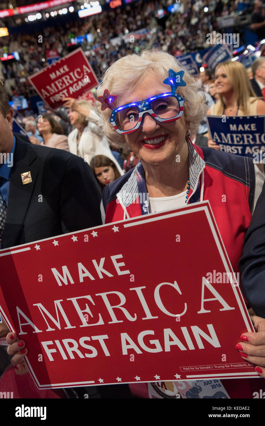 Delegates signs convention 2016 hi-res stock photography and images - Alamy