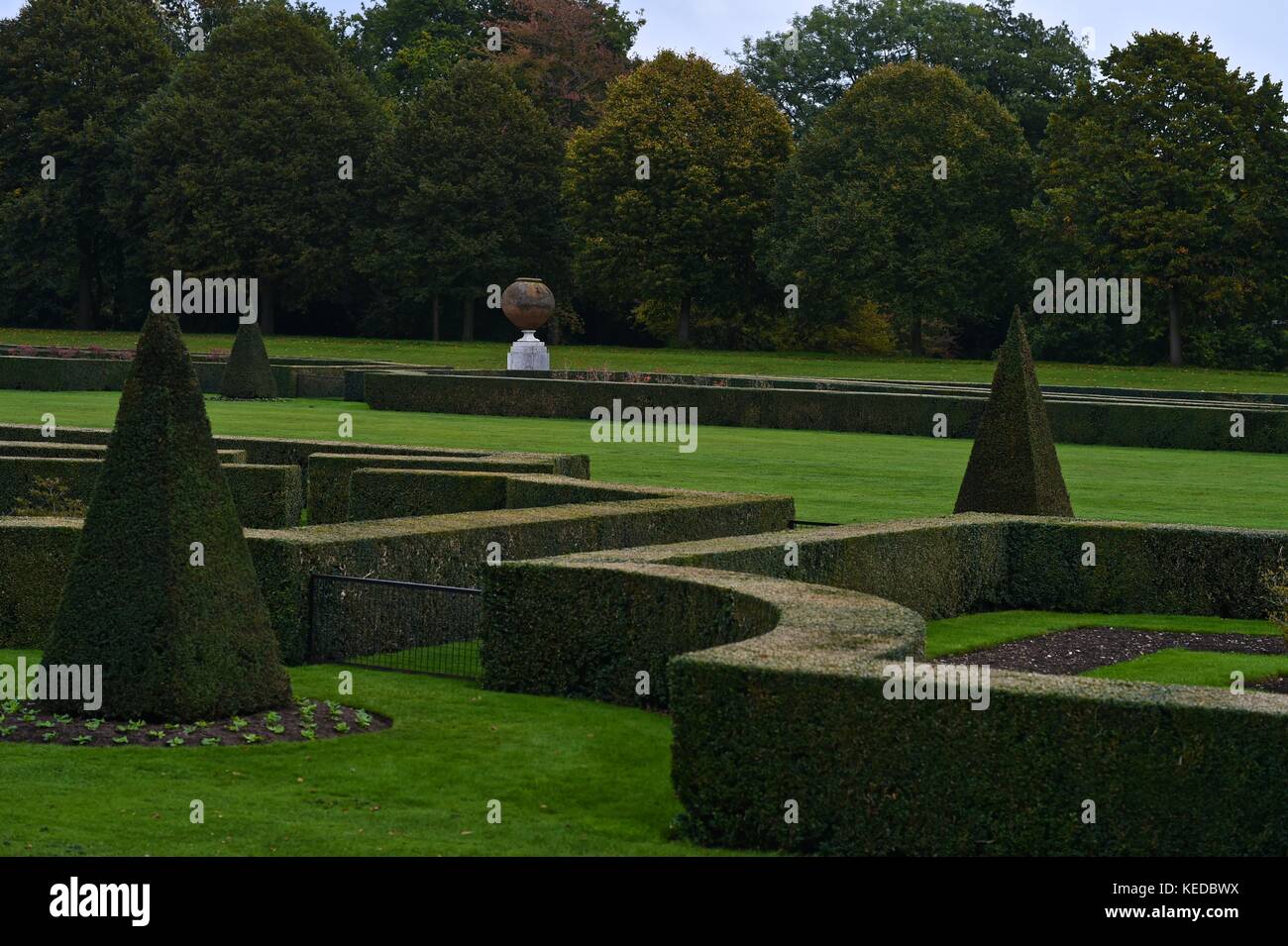 Cliveden water garden hi-res stock photography and images - Alamy