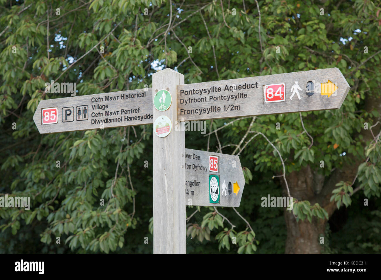 Pontcysyllte Aqueduct Footpath Signpost, Wales; UK Stock Photo - Alamy