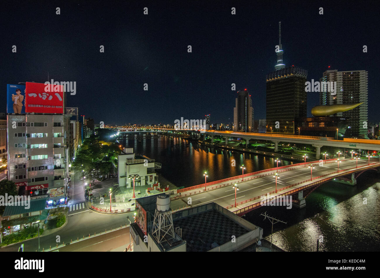 Tokyo japan asahi building river hi-res stock photography and images ...