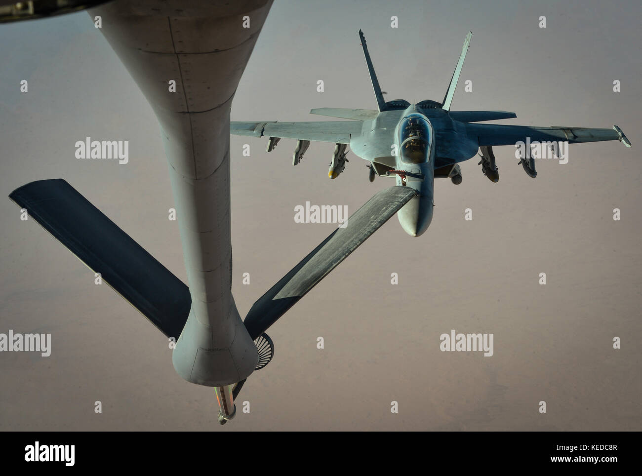 Boom refueling hi-res stock photography and images - Alamy