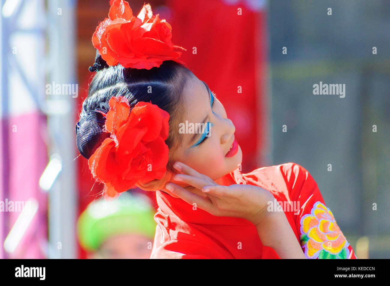 EDINBURGH, SCOTLAND - AUGUST 17, 2016: Female performer dancing on the ...