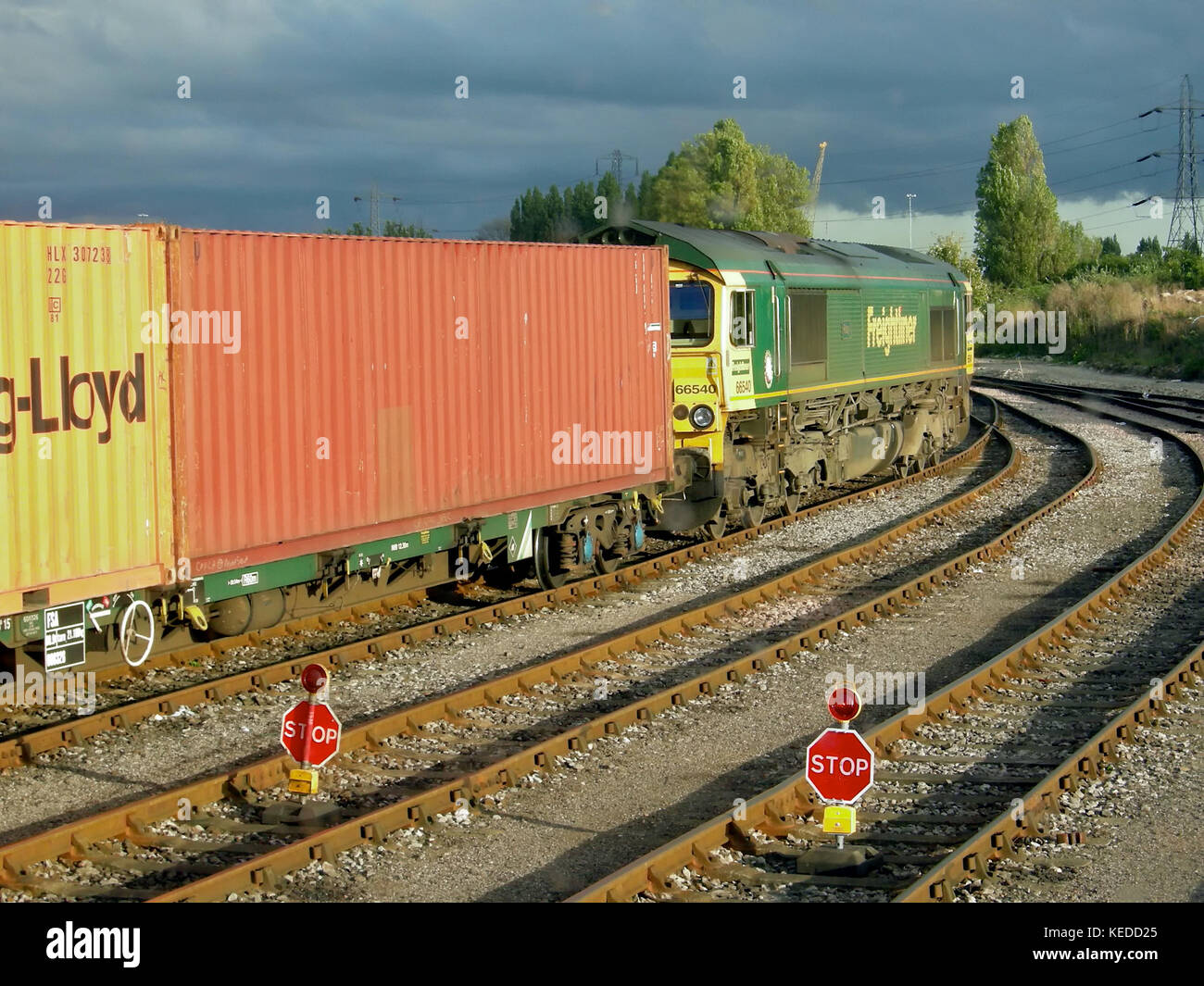 Freightliner Class 66 locomotive with a container train at Southampton ...