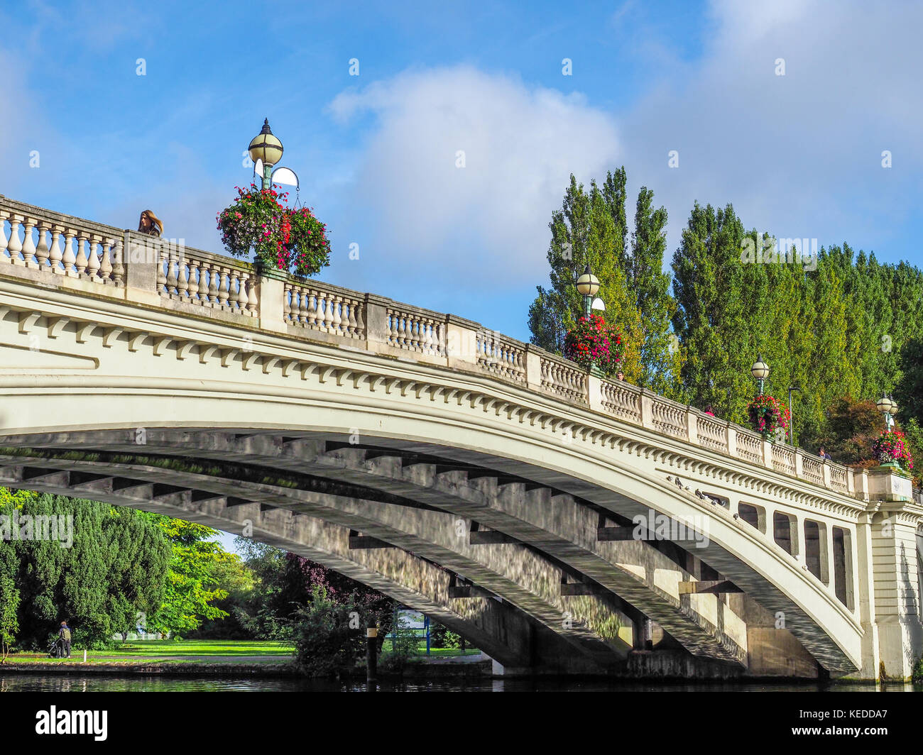 Commuters on Reading Bridge, Reading, Berkshire, England, UK, GB Stock ...