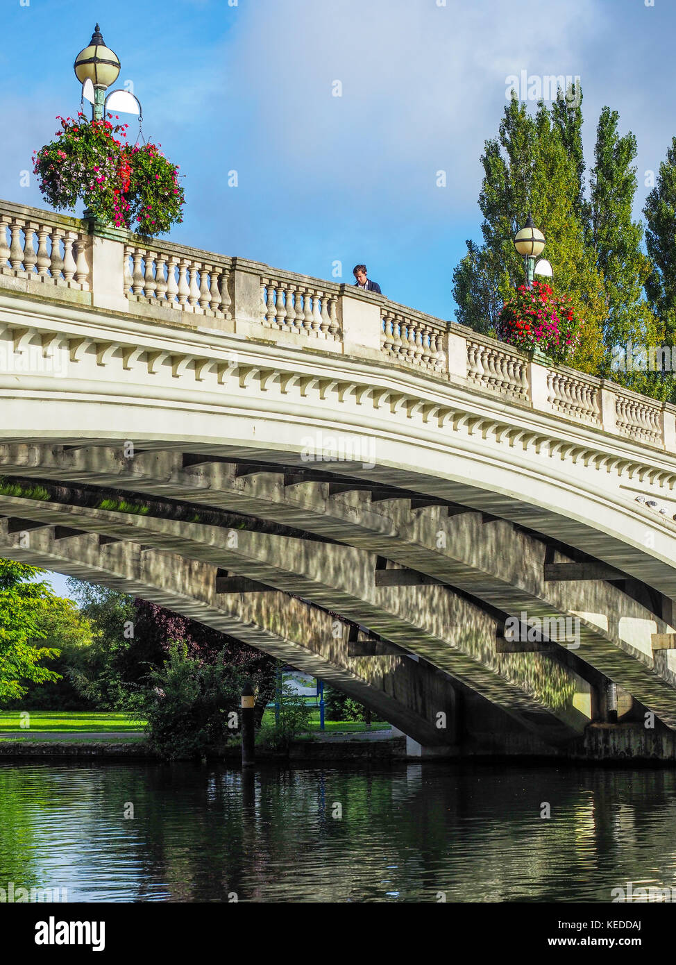 Commuters on Reading Bridge, Reading, Berkshire, England, UK, GB Stock ...
