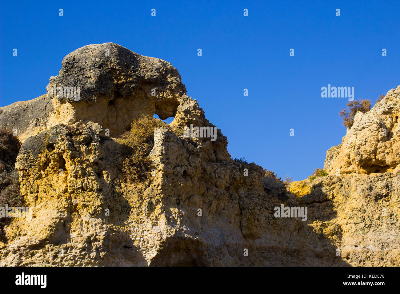 Sedimentary rock formation by sea hi-res stock photography and images ...