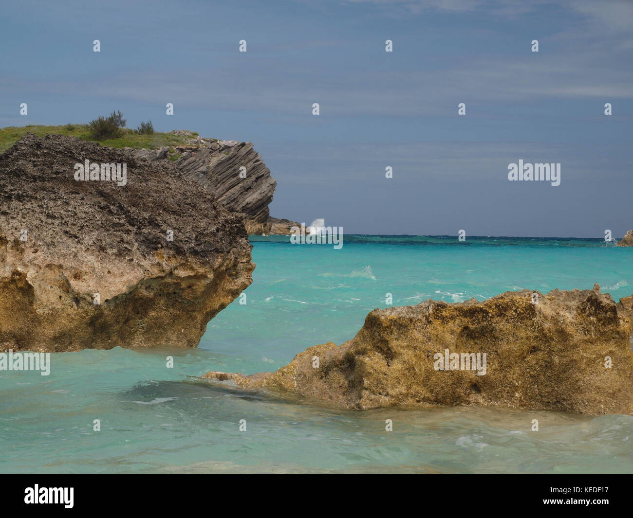 Frickes beach, Bermuda looking out to the Atlantic Ocean Stock Photo ...