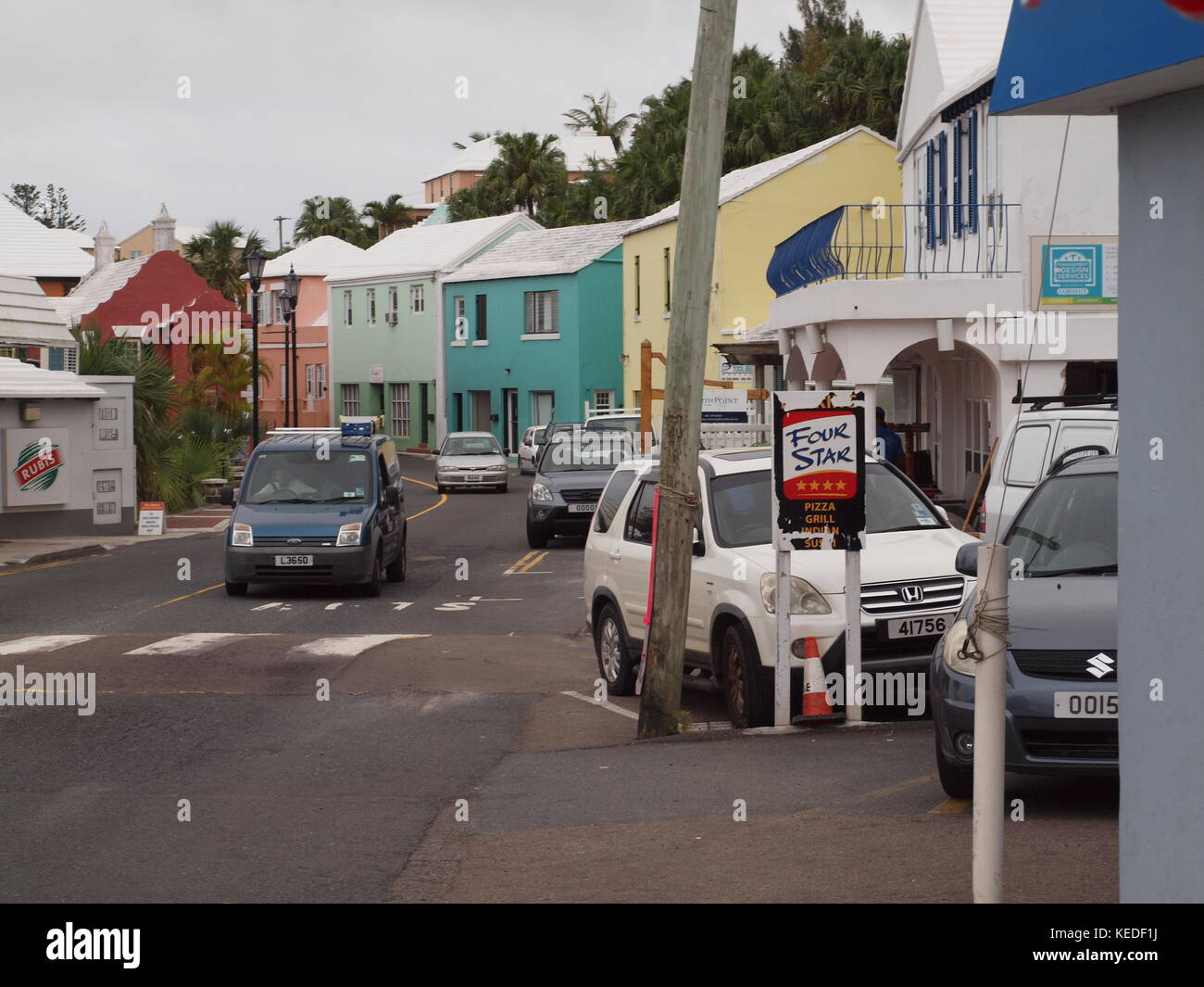 Bermuda traffic in small village hi-res stock photography and images ...